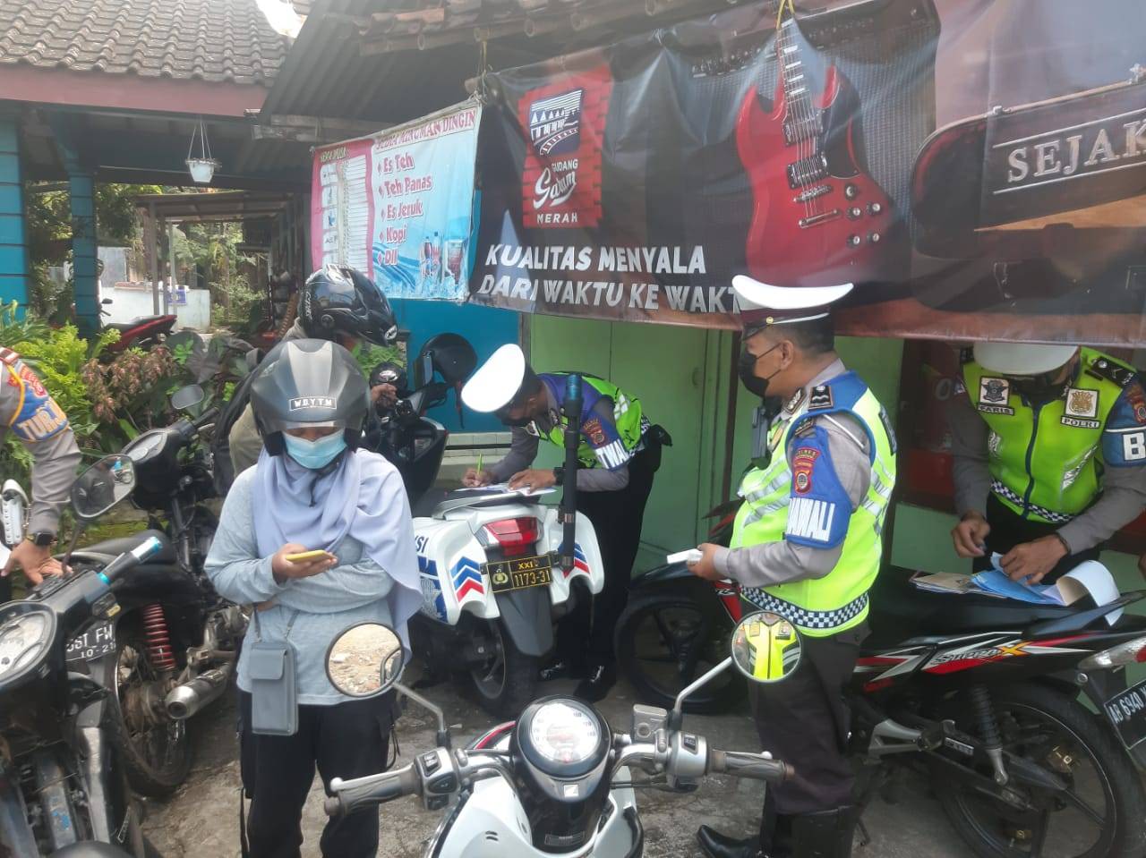 Enam Sepeda Motor Diangkut Anggota Polres Gunungkidul - Media Fakta9 Enam Sepeda Motor Diangkut Anggota Polres Gunungkidul - Media Fakta9